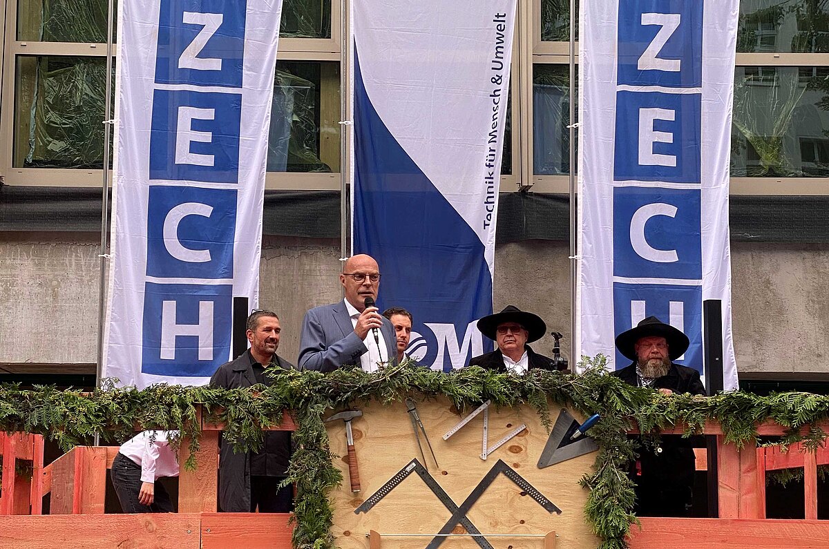 Richtfest für Gebäude M40 in Holz-Hybrid-Modulbauweise von Die Macherei ...